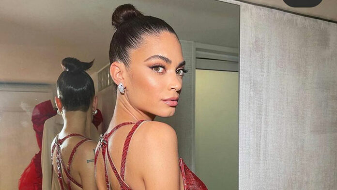 Elodie in bikini blocca Instagram: Lato A di fuori - Foto